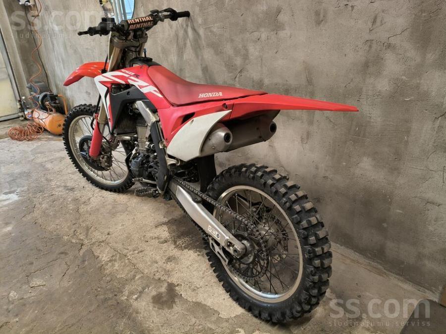 Honda CRF 450R 2017 Daugavpils, ar dzinēja tilpumu 0.45 L un nobraukumu 0 tūkst. km par 2500 €, foto 4 vietnē AUTOMOTO.COM.LV