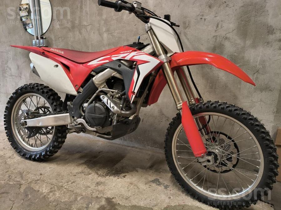Honda CRF 450R 2017 Daugavpils, ar dzinēja tilpumu 0.45 L un nobraukumu 0 tūkst. km par 2500 €, foto 8 vietnē AUTOMOTO.COM.LV
