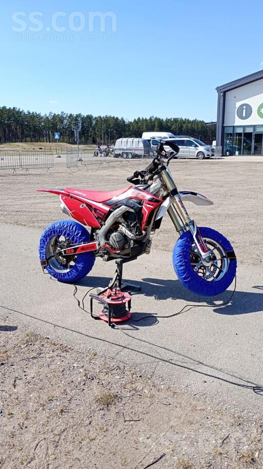 Honda CRF 450R 2017 in Ogre, with an engine capacity of 0.45 L and mileage of 0 thousand km for 5000 €, photo 1 on AUTOMOTO.COM.LV