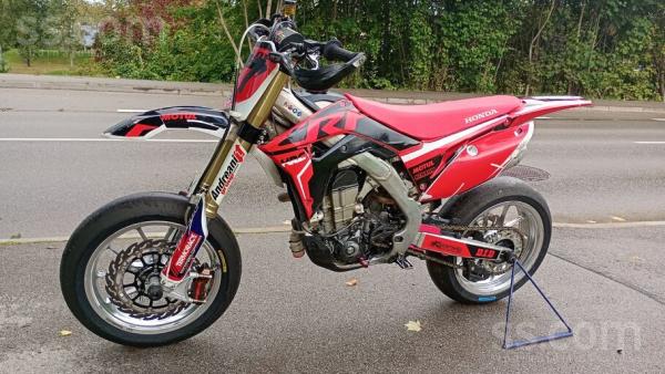 Хонда CRF 450R 2017 в Огре, объемом двигателя 0.45 л и пробегом 0 тыс. км за 2650 €, фото 1 на AUTOMOTO.COM.LV