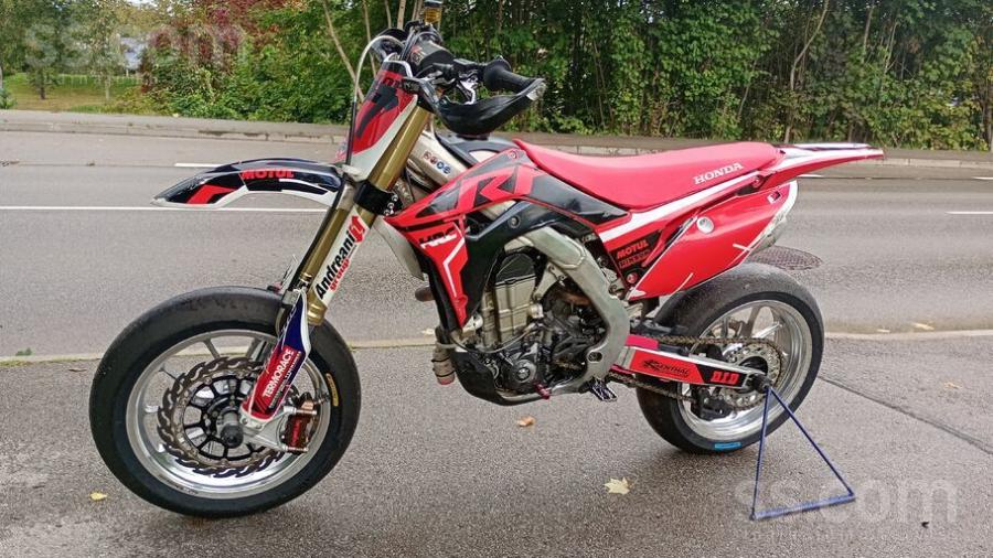 Хонда CRF 450R 2017 в Огре, объемом двигателя 0.45 л и пробегом 0 тыс. км за 2650 €, фото 1 на AUTOMOTO.COM.LV