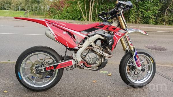 Хонда CRF 450R 2017 в Огре, объемом двигателя 0.45 л и пробегом 0 тыс. км за 2650 €, фото 3 на AUTOMOTO.COM.LV