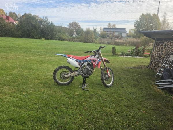 Honda CRF 450R 2017 Telšiai, ar dzinēja tilpumu 0.45 L un nobraukumu 0 tūkst. km par 2900 €, foto 3 vietnē AUTOMOTO.COM.LV