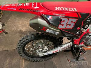 Хонда CRF 450R 2022 в Валмиера, объемом двигателя 0.45 л и пробегом 0 тыс. км за 7500 €, фото 3 на AUTOMOTO.COM.LV