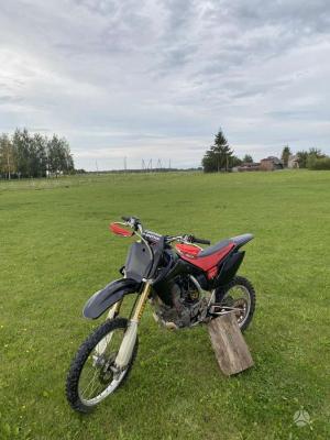 Хонда CRF 2009 в Каунас на AUTOMOTO.COM.LV Черный Хонда CRF 2009 в Каунас, объемом двигателя 0.15 л и пробегом 0 тыс. км за 2200 €, фото 1 на AUTOMOTO.COM.LV