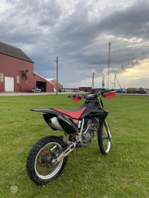 Черный Хонда CRF 2009 в Каунас, объемом двигателя 0.15 л и пробегом 0 тыс. км за 2200 €, фото 4 на AUTOMOTO.COM.LV