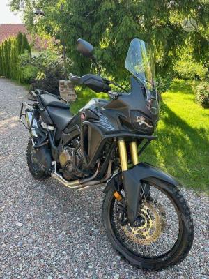 Black Honda CRF 2016 in Klaipeda, with an engine capacity of 1.00 L and mileage of 33 thousand km for 10500 €, photo 6 on AUTOMOTO.COM.LV