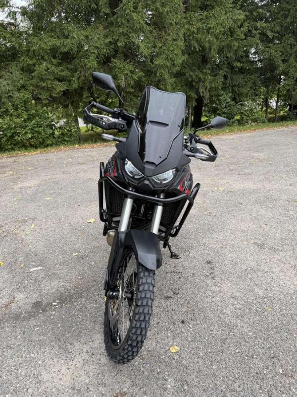 Black Honda CRF 2020 in Mazeikiai, with an engine capacity of 1.10 L and mileage of 23 thousand km for 11600 €, photo 3 on AUTOMOTO.COM.LV