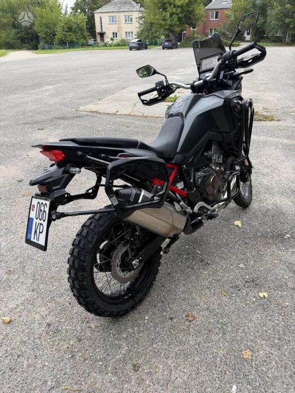 Black Honda CRF 2020 in Mazeikiai, with an engine capacity of 1.10 L and mileage of 23 thousand km for 11600 €, photo 4 on AUTOMOTO.COM.LV