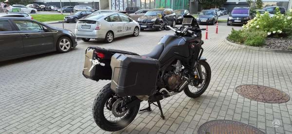 Black Honda CRF 2021 in Vilnius, with an engine capacity of 1.10 L and mileage of 19 thousand km for 9600 €, photo 5 on AUTOMOTO.COM.LV