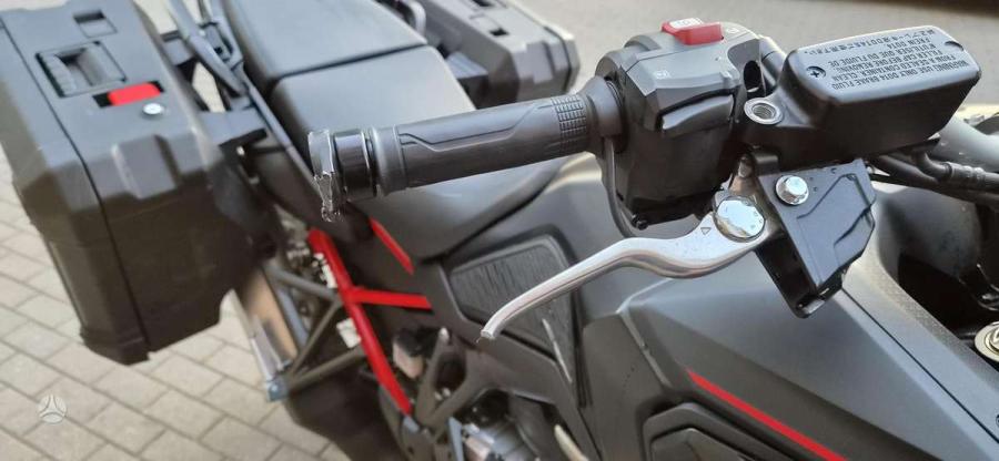 Black Honda CRF 2021 in Vilnius, with an engine capacity of 1.10 L and mileage of 19 thousand km for 9600 €, photo 10 on AUTOMOTO.COM.LV