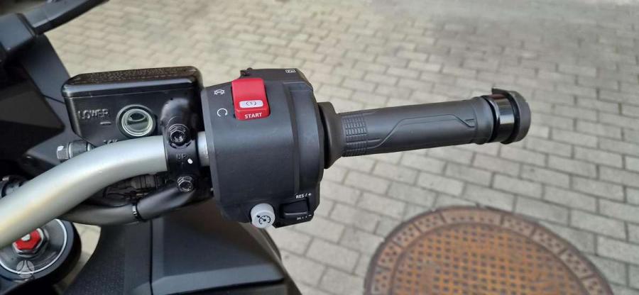 Black Honda CRF 2021 in Vilnius, with an engine capacity of 1.10 L and mileage of 19 thousand km for 9600 €, photo 12 on AUTOMOTO.COM.LV