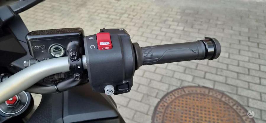 Black Honda CRF 2021 in Vilnius, with an engine capacity of 1.10 L and mileage of 19 thousand km for 9400 €, photo 12 on AUTOMOTO.COM.LV