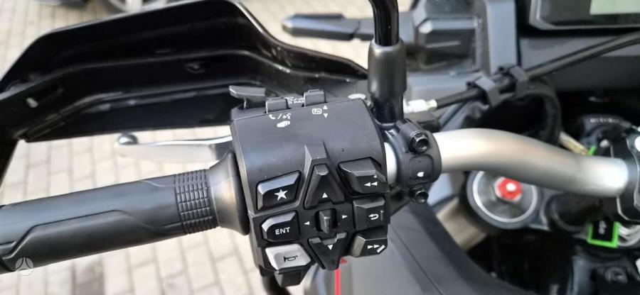 Black Honda CRF 2021 in Vilnius, with an engine capacity of 1.10 L and mileage of 19 thousand km for 9700 €, photo 9 on AUTOMOTO.COM.LV