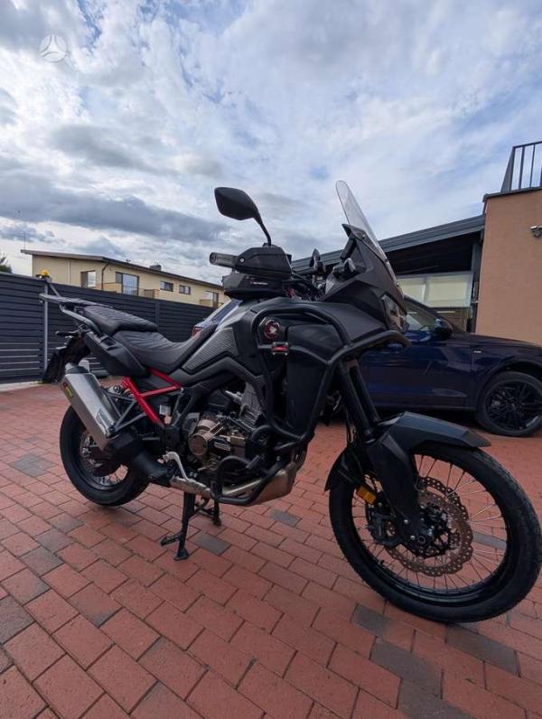Black Honda CRF 2022 in Kaunas, with an engine capacity of 1.10 L and mileage of 13 thousand km for 13000 €, photo 5 on AUTOMOTO.COM.LV