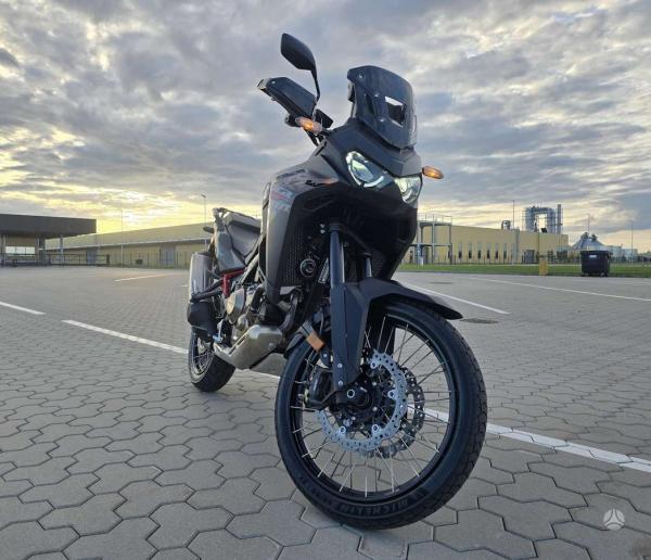 Черный Хонда CRF 2025 в Вильнюс, объемом двигателя 1.10 л и пробегом 5 тыс. км за 14000 €, фото 1 на AUTOMOTO.COM.LV