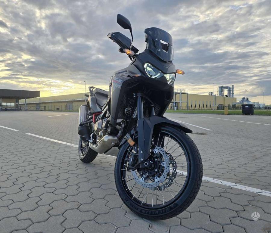 Black Honda CRF 2025 in Vilnius, with an engine capacity of 1.10 L and mileage of 5 thousand km for 14000 €, photo 1 on AUTOMOTO.COM.LV