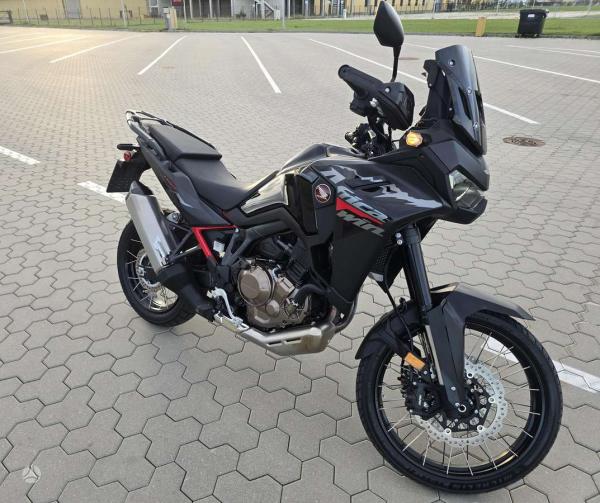 Черный Хонда CRF 2025 в Вильнюс, объемом двигателя 1.10 л и пробегом 5 тыс. км за 14000 €, фото 2 на AUTOMOTO.COM.LV