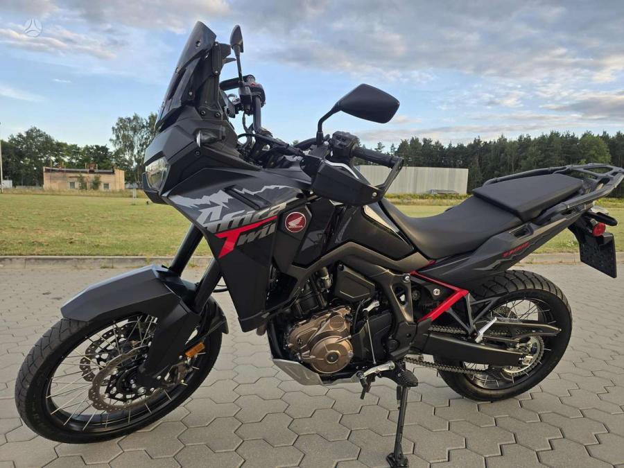 Black Honda CRF 2025 in Vilnius, with an engine capacity of 1.10 L and mileage of 5 thousand km for 14000 €, photo 4 on AUTOMOTO.COM.LV