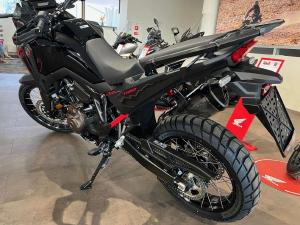 Black Honda CRF 2026 in Vilnius, with an engine capacity of 1.10 L and mileage of 0 thousand km for 16190 €, photo 3 on AUTOMOTO.COM.LV