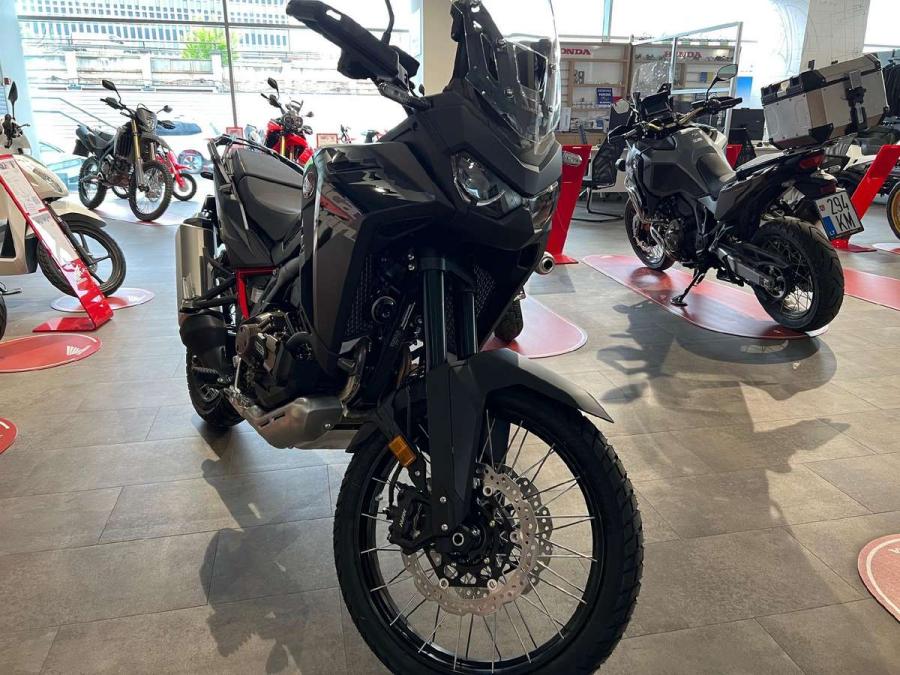 Black Honda CRF 2026 in Vilnius, with an engine capacity of 1.10 L and mileage of 0 thousand km for 16190 €, photo 5 on AUTOMOTO.COM.LV