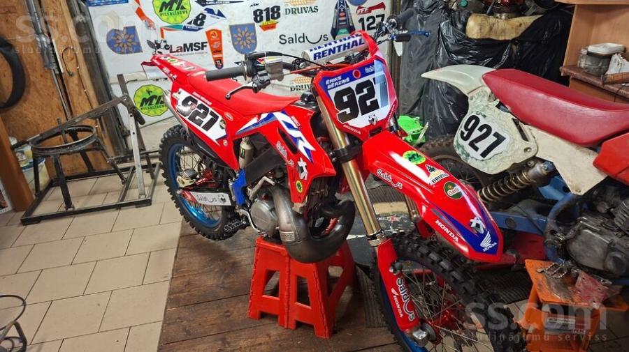 Хонда CRF 2001 в Салдус, объемом двигателя 0.25 л и пробегом 0 тыс. км за 3500 €, фото 3 на AUTOMOTO.COM.LV