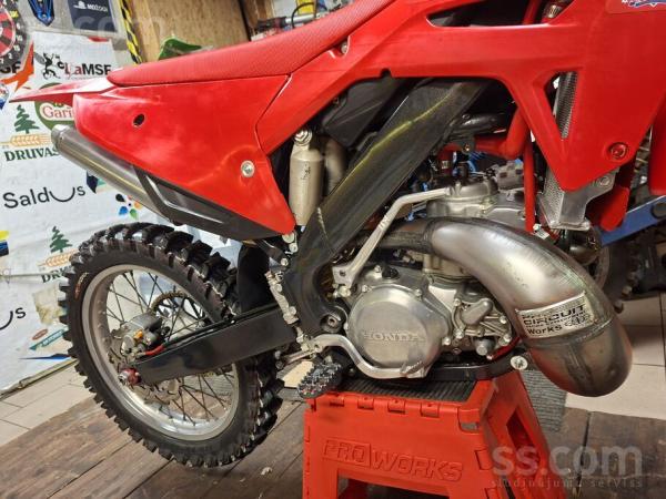 Хонда CRF 2001 в Салдус, объемом двигателя 0.25 л и пробегом 0 тыс. км за 3500 €, фото 3 на AUTOMOTO.COM.LV