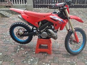 Хонда CRF 2001 в Салдус, объемом двигателя 0.25 л и пробегом 0 тыс. км за 3500 €, фото 9 на AUTOMOTO.COM.LV