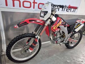 Honda CRF 2002 Kauņa, ar dzinēja tilpumu 0.45 L un nobraukumu 10000 tūkst. km par 2400 €, foto 8 vietnē AUTOMOTO.COM.LV