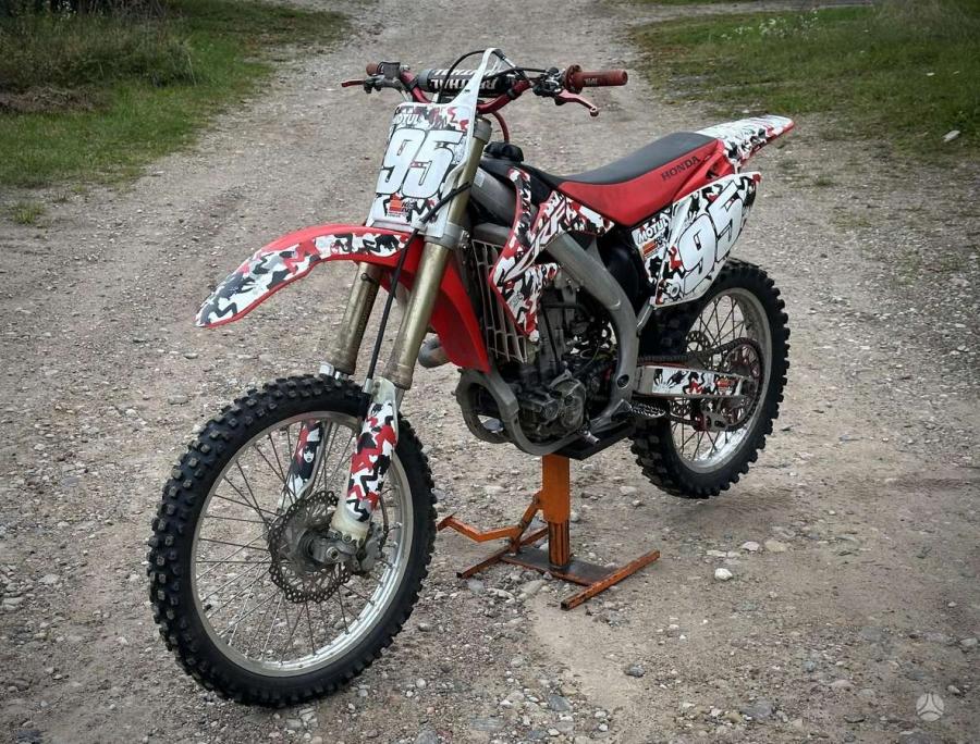 Honda CRF 2006 in Anyksciai, with an engine capacity of 0.45 L and mileage of 5 thousand km for 1450 €, photo 1 on AUTOMOTO.COM.LV