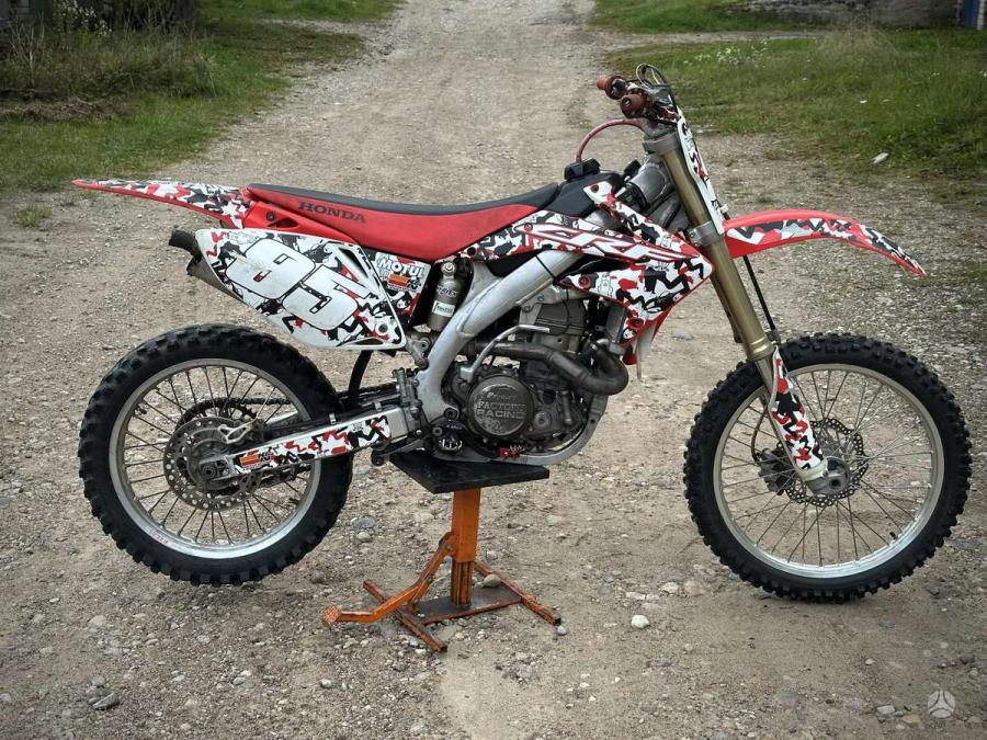 Honda CRF 2006 in Anyksciai, with an engine capacity of 0.45 L and mileage of 5 thousand km for 1450 €, photo 5 on AUTOMOTO.COM.LV