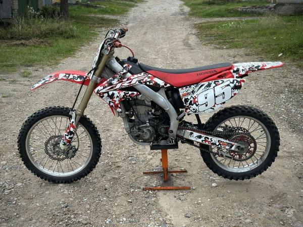 Honda CRF 2006 in Anyksciai, with an engine capacity of 0.45 L and mileage of 5 thousand km for 1450 €, photo 6 on AUTOMOTO.COM.LV