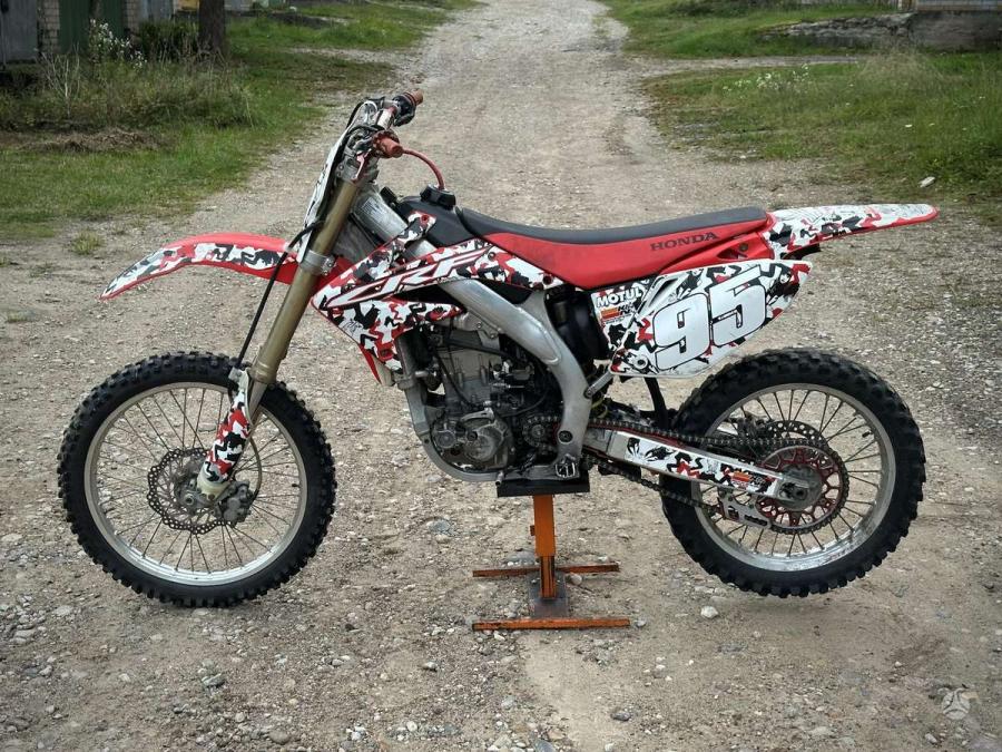 Honda CRF 2006 in Anyksciai, with an engine capacity of 0.45 L and mileage of 5 thousand km for 1450 €, photo 6 on AUTOMOTO.COM.LV
