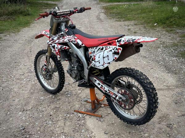 Honda CRF 2006 in Anyksciai, with an engine capacity of 0.45 L and mileage of 5 thousand km for 1450 €, photo 7 on AUTOMOTO.COM.LV