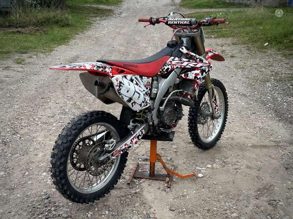 Honda CRF 2006 in Anyksciai, with an engine capacity of 0.45 L and mileage of 5 thousand km for 1450 €, photo 8 on AUTOMOTO.COM.LV
