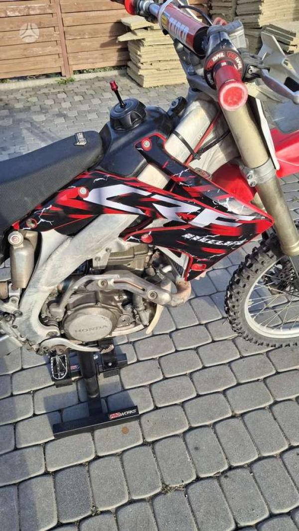 Honda CRF 2006 in Klaipeda on AUTOMOTO.COM.LV Honda CRF 2006 in Klaipeda, with an engine capacity of 0.45 L and mileage of 0 thousand km for 1200 €, photo 7 on AUTOMOTO.COM.LV