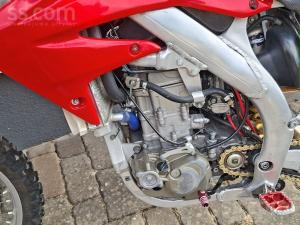 Honda CRF 2007 in Saldus, with an engine capacity of 0.45 L and mileage of 0 thousand km for 1850 €, photo 4 on AUTOMOTO.COM.LV