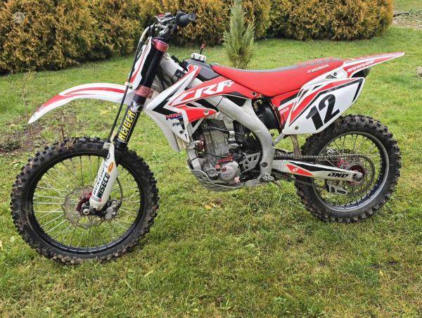 Honda CRF 2008 Kauņa, ar dzinēja tilpumu 0.45 L un nobraukumu 24 tūkst. km par 2600 €, foto 1 vietnē AUTOMOTO.COM.LV