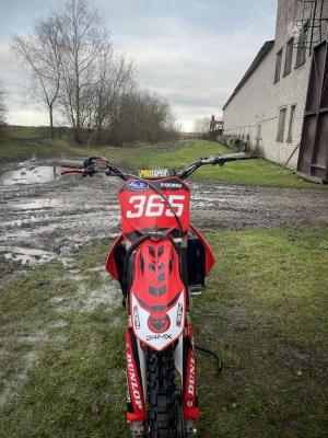 Honda CRF 2009 Naujoji Akmenė, ar dzinēja tilpumu 0.45 L un nobraukumu 1000 tūkst. km par 2500 €, foto 5 vietnē AUTOMOTO.COM.LV