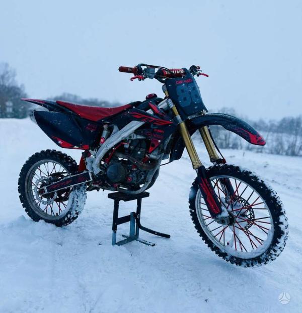 Хонда CRF 2009 в Радвилишкис, объемом двигателя 0.45 л и пробегом 30 тыс. км за 1200 €, фото 1 на AUTOMOTO.COM.LV
