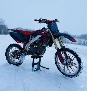 Хонда CRF 2009 в Радвилишкис, объемом двигателя 0.45 л и пробегом 30 тыс. км за 1200 €, фото  на AUTOMOTO.COM.LV
