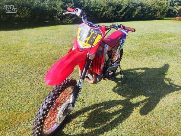 Honda CRF 2009 in Kelme, with an engine capacity of 0.45 L and mileage of 0 thousand km for 2450 €, photo 1 on AUTOMOTO.COM.LV