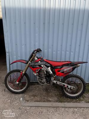 Honda CRF 2010 Kauņa, ar dzinēja tilpumu 0.45 L un nobraukumu 0 tūkst. km par 3200 €, foto  vietnē AUTOMOTO.COM.LV