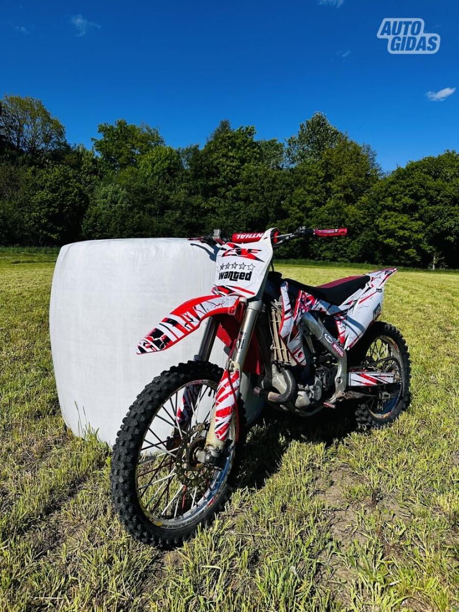 Хонда CRF 2012 в Шилале, объемом двигателя 0.45 л и пробегом 15 тыс. км за 2200 €, фото 3 на AUTOMOTO.COM.LV