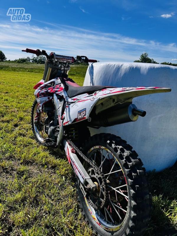 Хонда CRF 2012 в Шилале, объемом двигателя 0.45 л и пробегом 15 тыс. км за 2200 €, фото 4 на AUTOMOTO.COM.LV