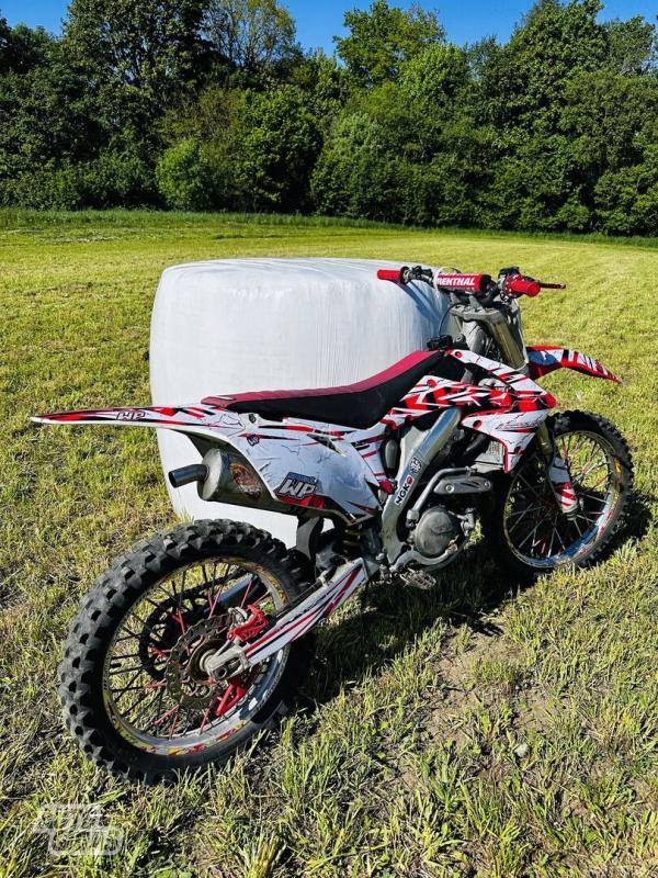 Хонда CRF 2012 в Шилале, объемом двигателя 0.45 л и пробегом 15 тыс. км за 2200 €, фото 7 на AUTOMOTO.COM.LV