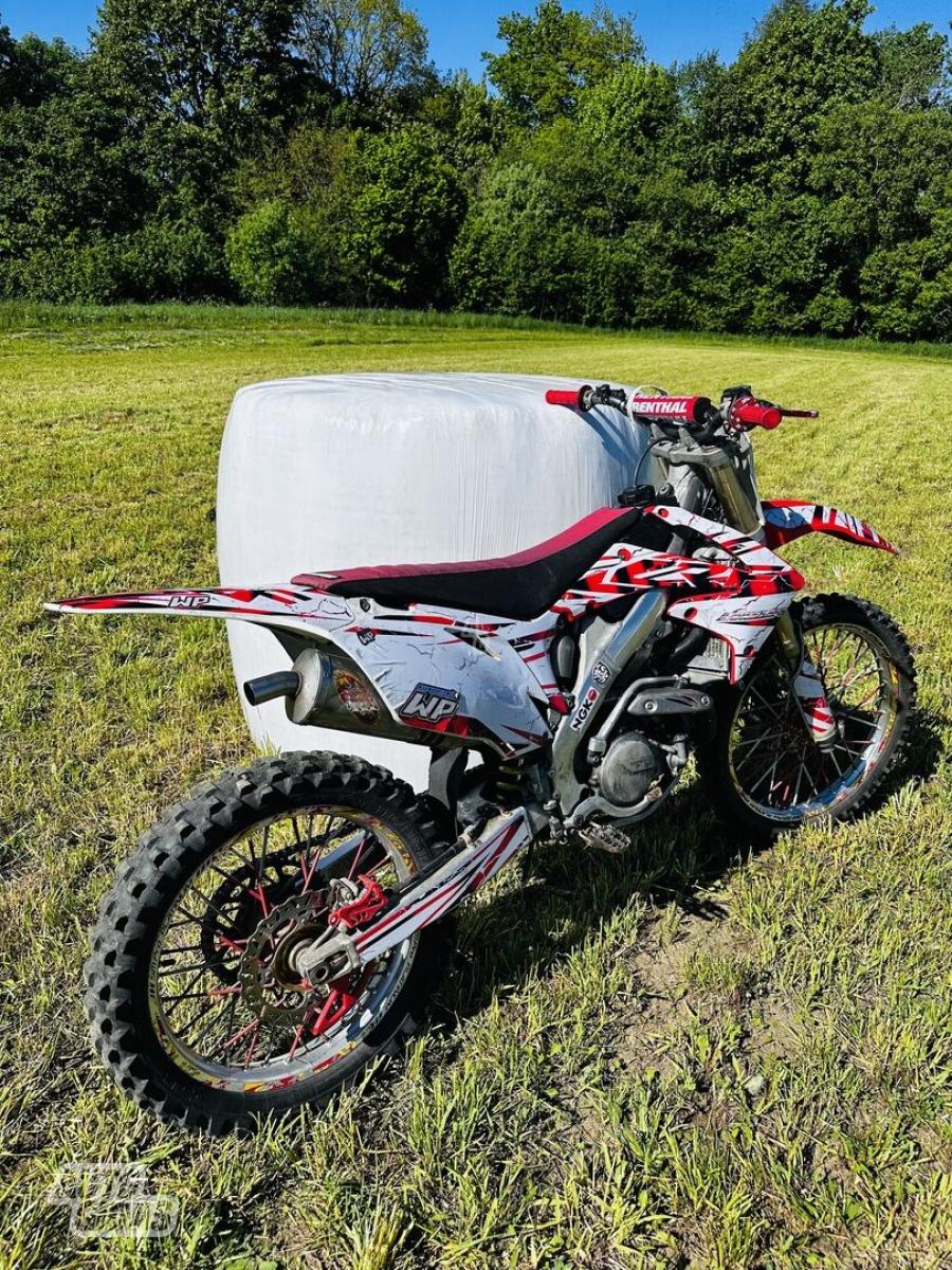 Хонда CRF 2012 в Шилале, объемом двигателя 0.45 л и пробегом 15 тыс. км за 2200 €, фото 8 на AUTOMOTO.COM.LV