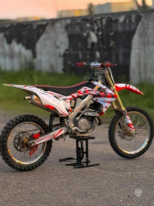Honda CRF 2012 Šilutė, ar dzinēja tilpumu 0.45 L un nobraukumu 0 tūkst. km par 2350 €, foto 4 vietnē AUTOMOTO.COM.LV