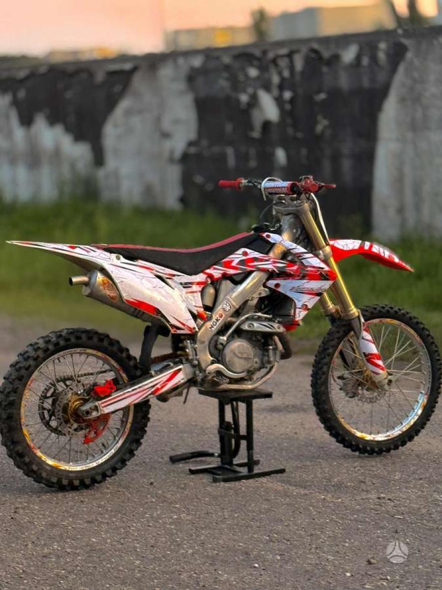 Хонда CRF 2012 в Шилуте, объемом двигателя 0.45 л и пробегом 0 тыс. км за 2350 €, фото 5 на AUTOMOTO.COM.LV