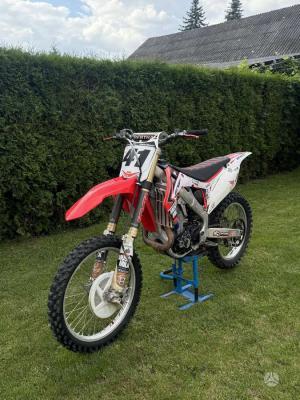 Honda CRF 2012 Kėdainiai, ar dzinēja tilpumu 0.45 L un nobraukumu 0 tūkst. km par 2200 €, foto  vietnē AUTOMOTO.COM.LV
